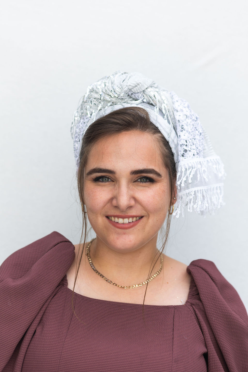 אורטל - עיצוב כיסויי ראש ואקססוריז | מטפחת צעיף לבן כסף פייטים | מטפחות ...