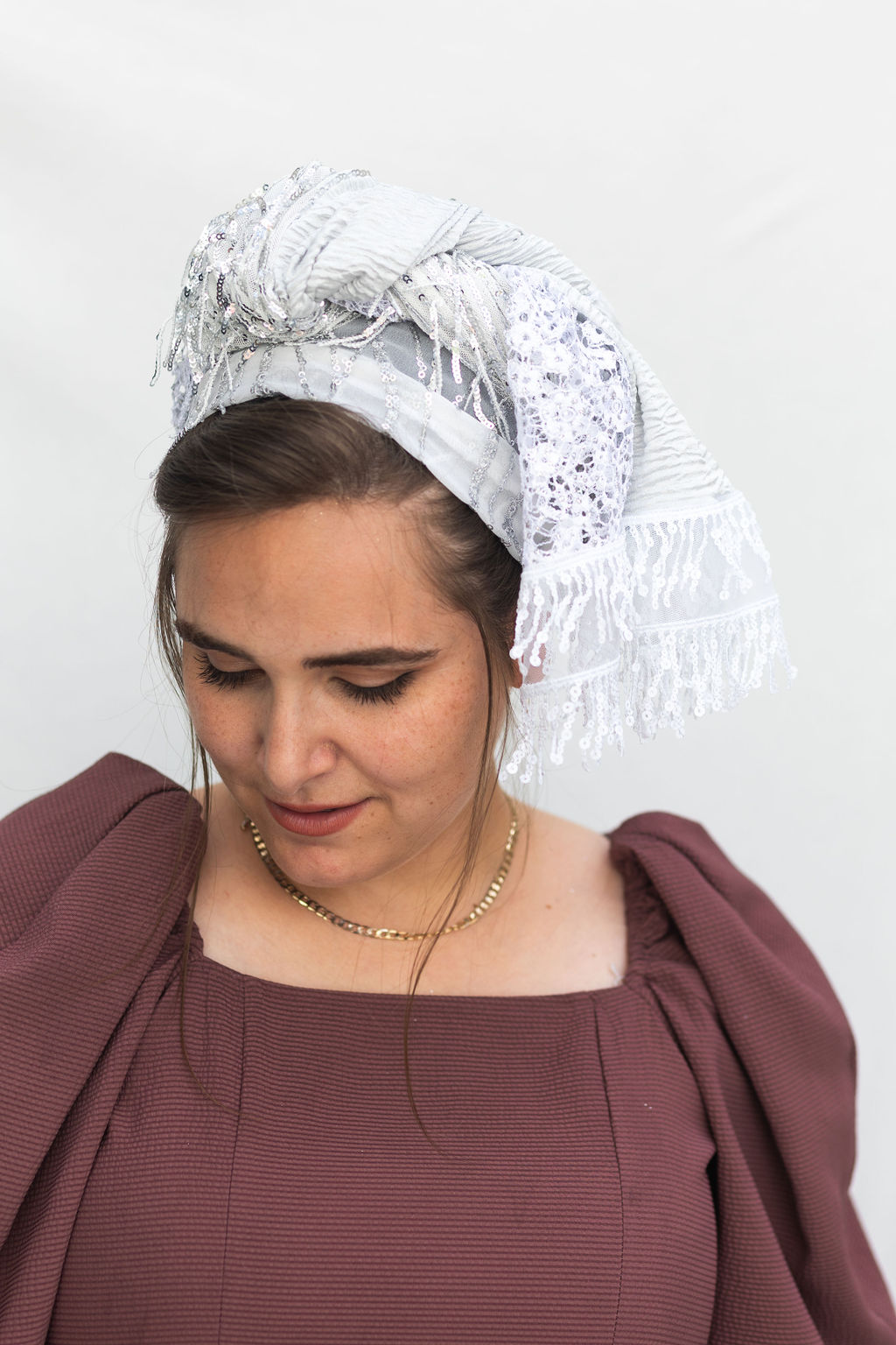 אורטל - עיצוב כיסויי ראש ואקססוריז | מטפחת צעיף לבן כסף פייטים | מטפחות ...